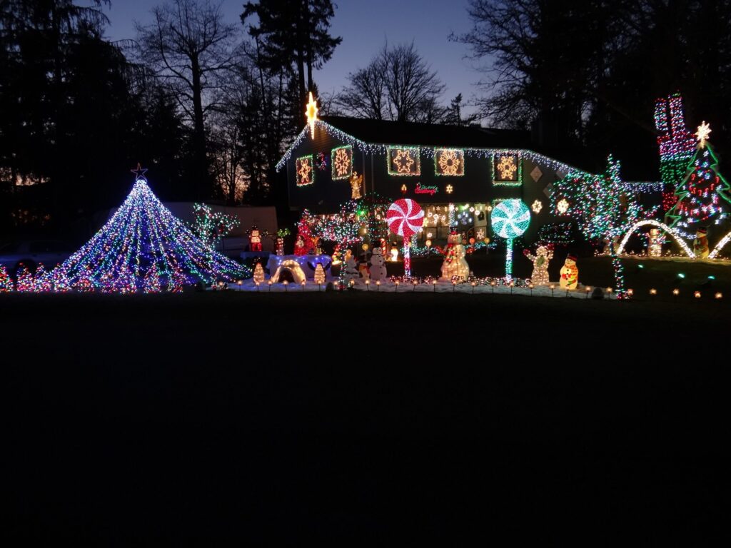 The Very Merry Christmas House of Lights - Holiday Light Display (5 ...